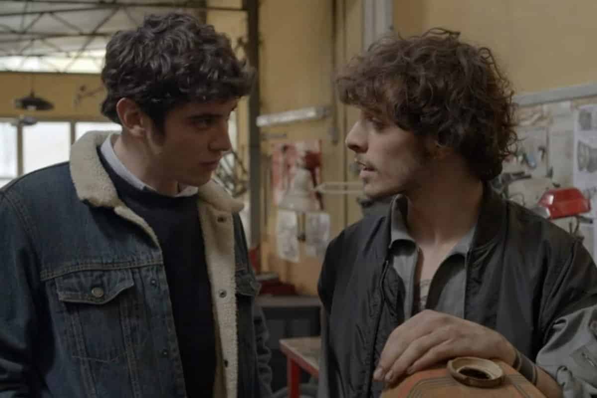 Un professore: il bacio tra Manuel e Simone scopri cos'ha censurato la Rai