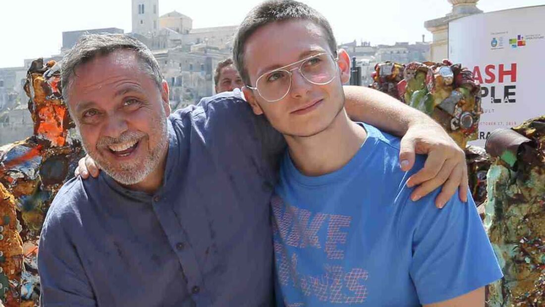 Chi è Mattia il figlio di Gabriele Cirilli: età, mamma e cosa fa nella vita